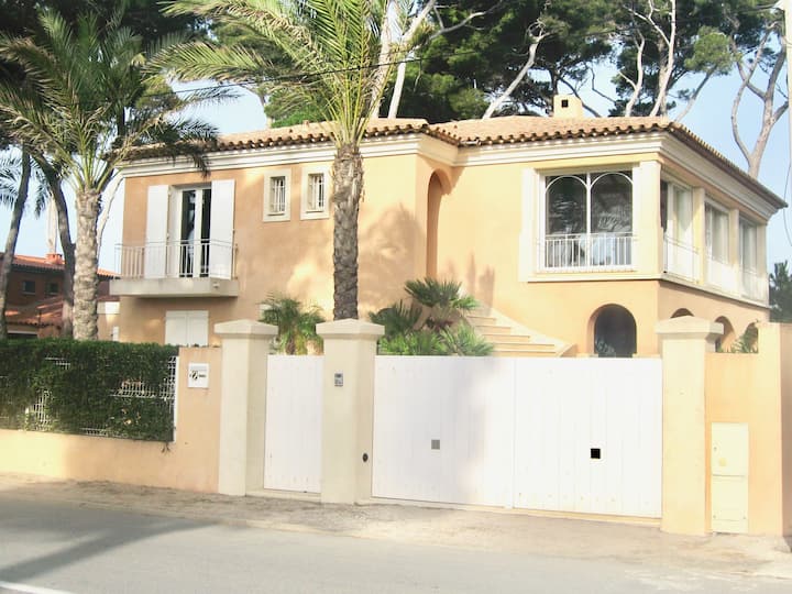 Hyères : Une Maison De Vacances En Bord De Plage ! - Giens