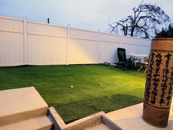 Walk To Beach! Studio W/ Hot Tub & Yard & Parking - Hermosa Beach, CA