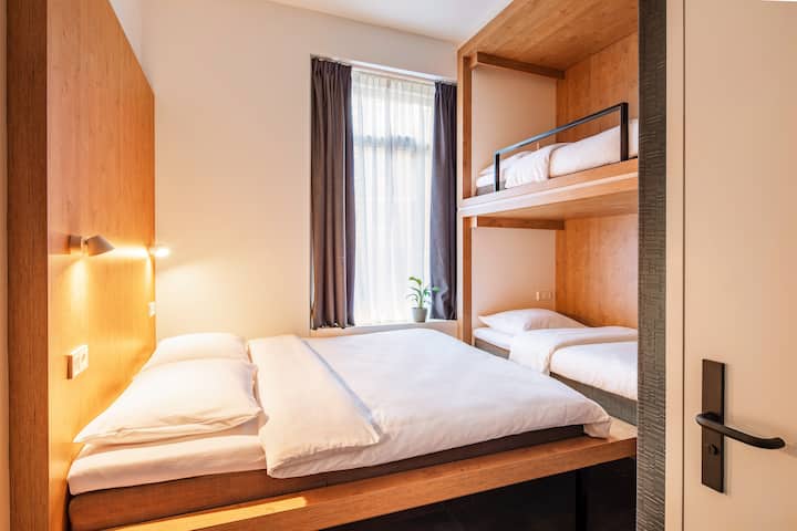 Sleeping In A Church - Room For 4 At Bunk - Utrecht