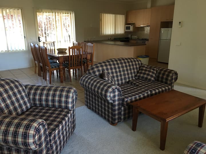 #2 Townsend Townhouse - Albury