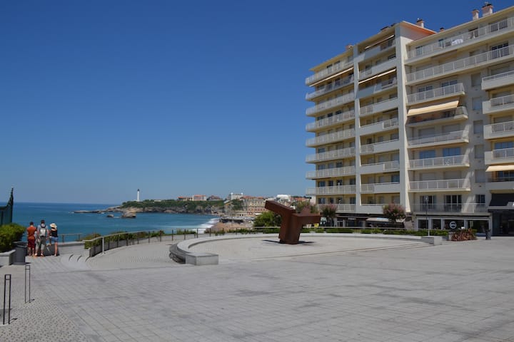 Chez Mamie, Hyper Centre, Sur La Place Bellevue - Biarritz