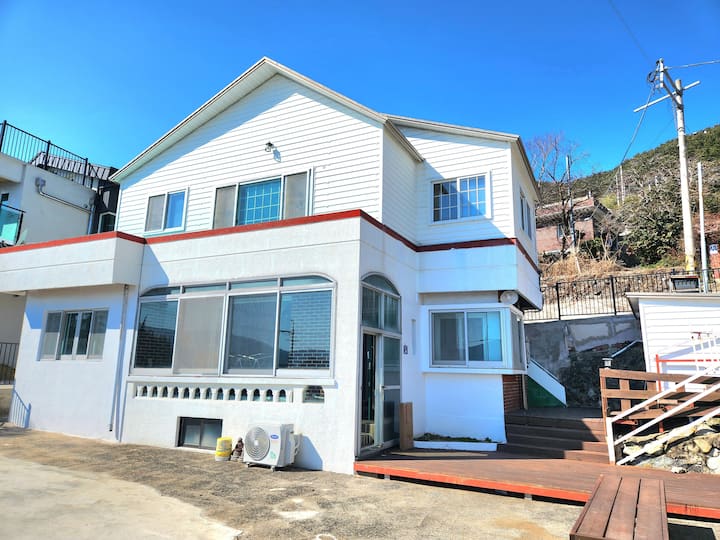 홍이네 전체 렌탈 ,기준 10 인 최대18 인,방5개 침대4개1.2층분리해서한층만예약가능 - Zuid-Korea
