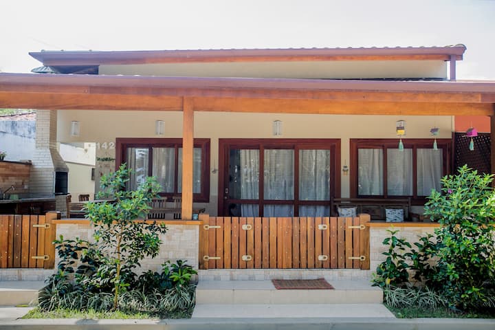 Casa Com Varanda Gourmet Condomínio Pé Na Areia!!! - Ilhabela