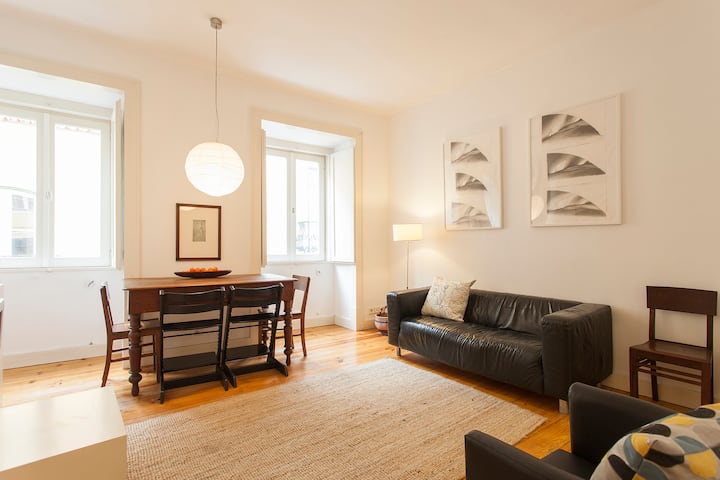 Maison De Ville En Duplex, Quartier Camões / Chiado - Lisbon