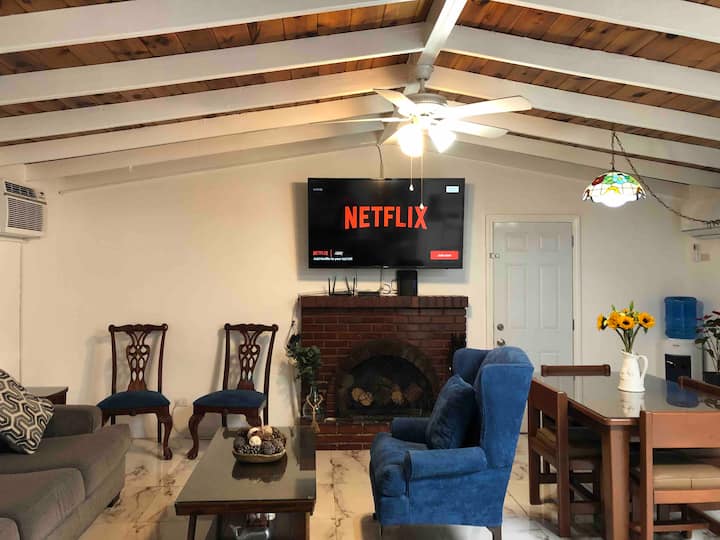 Lovely 3br Beach Home In Downtown| Papas&beer|1mi - Rosarito