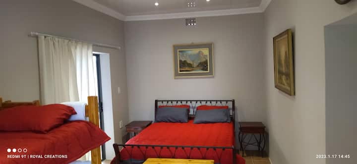 Royal Karoo Cottage - Beaufort West
