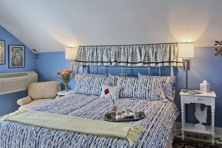 King's Room - Glen Arbor Bed And Breakfast - Empire, MI