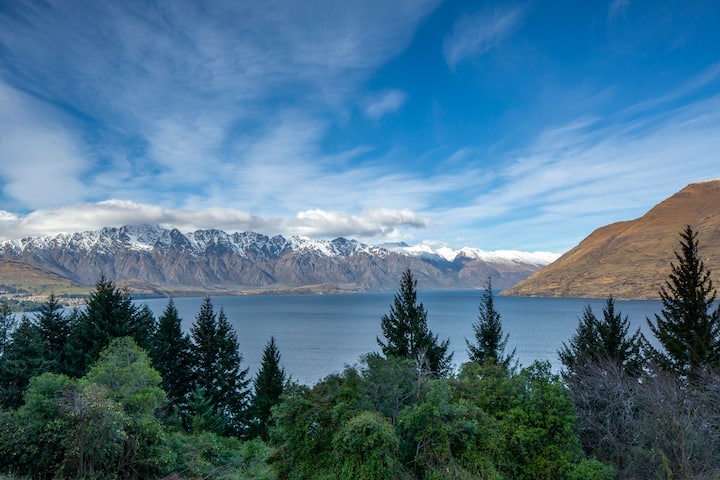 Breathtaking Queenstown Views, 5 Star Superhosts. - Queenstown