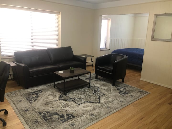 Cozy Studio In Heart Of Downtown Birmingham(4) - Troy, MI