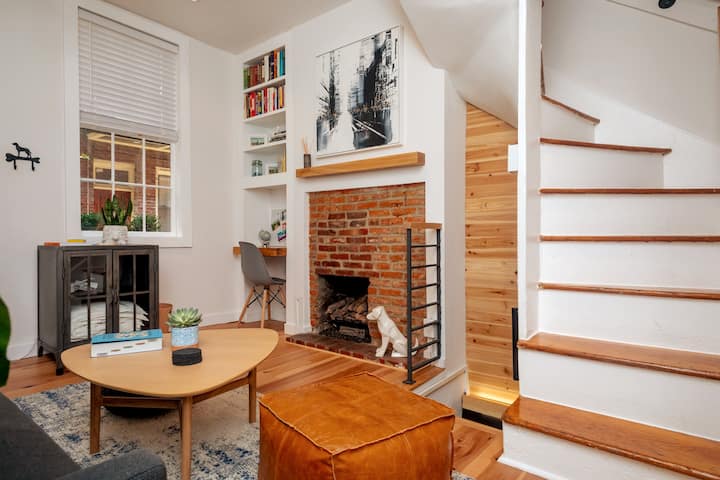 European-inspired Tiny House On Charming Block - Philadelphia, PA