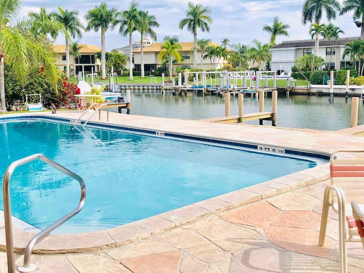 Oasis Family Condo With Swimming Pool & Boat Dock - Marco Island, FL