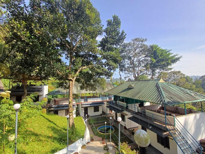 Munnar,cottage, Campfire,dormitory For Backpacke - Munnar
