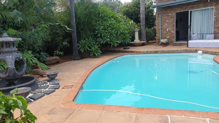 Meekha Guesthouse ~ One & A Half Bedroom Retreat - Pretoria