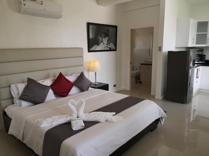 Popular Studio M2 With Netflix, Ambassador Suites - Angeles