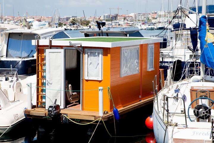 10 Brilliant Airbnb Houseboats And Yachts In Sardinia, Italy | Trip101