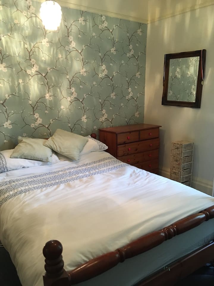 Own Bathroom In Grand Victorian House - 스완지