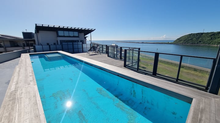 Deluxe 6 Sleeper With Rooftop Pool - Durban