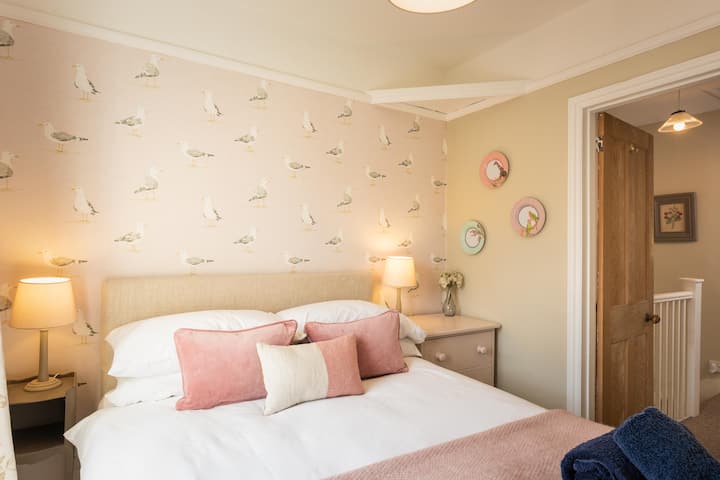 Family Home In The Heart Of Beer, Devon - Beer