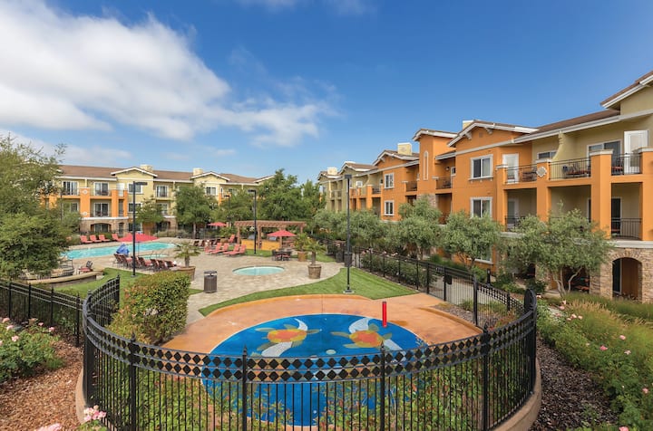 Romantic Spa Like One Bedroom Condo, Near Downtown - Napa, CA