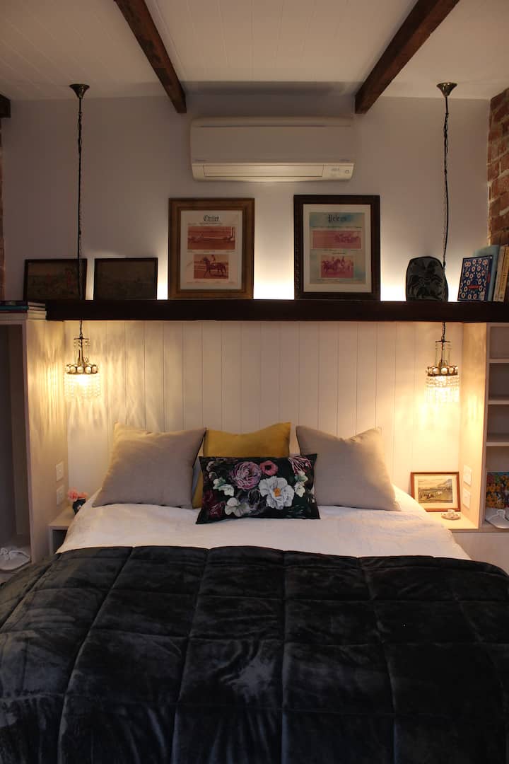 The Stallion Box Subiaco: Design-rich Tiny Escape - 