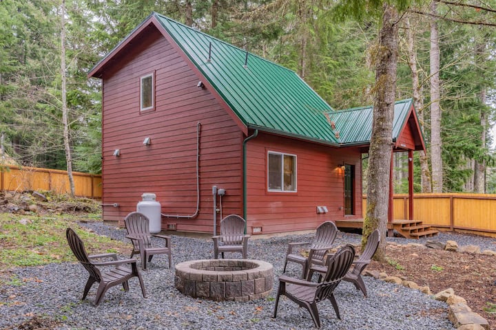 Rainier Chalet W/ Wifi-fireplace-hot Tub - Ashford, WA