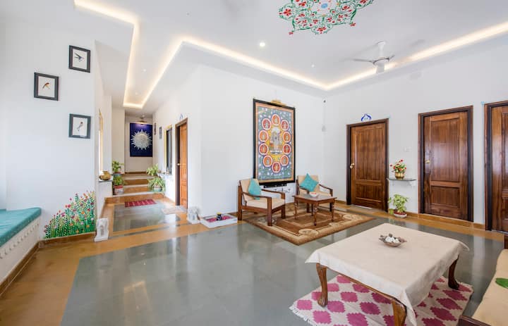5 Deluxe Bedrooms In The City Of Lakes - Udaipur