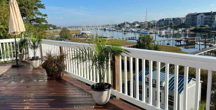 Luxe 5-star Waterfront Retreat - Water-beach Views - Hampton University, Hampton