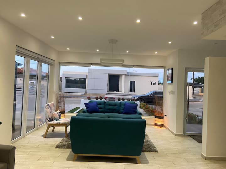 *Modern New 3 Br House With A Splash Of Glam+pool* - Aruba