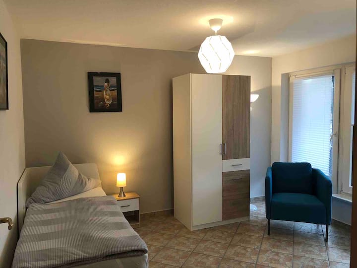 Fewo Gianni Mit Bad (Wc, Wanne, Dusche) & Küche - Schwarzheide