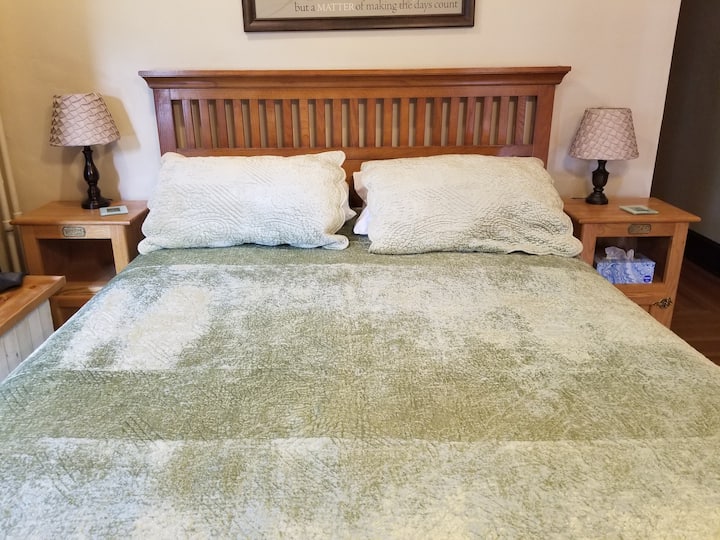 Lead: Jacuzzi Suite-windolph's Former Bedroom - Deadwood, SD