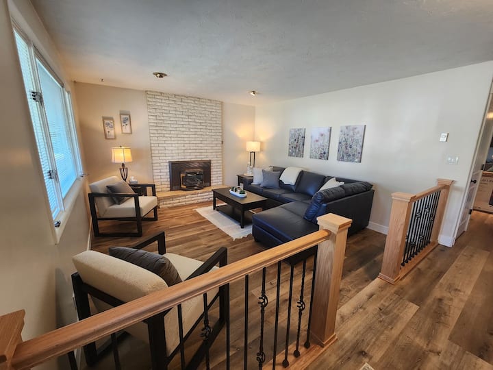 Beautifully Updated Home On Oak Trail Drive In If - Idaho Falls, ID