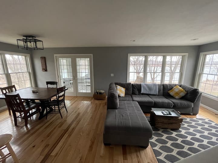 Modern Cottage On The Mississippi River - Prairie du Chien, WI