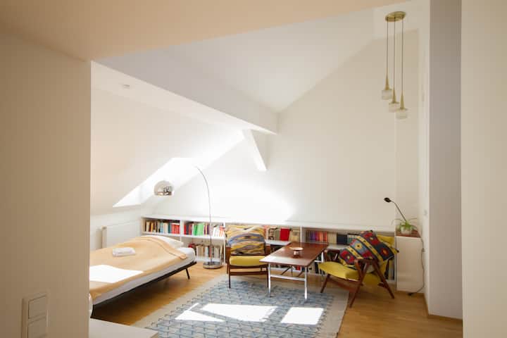 Cozy Rooftop Apartment - Very Central - Vienna