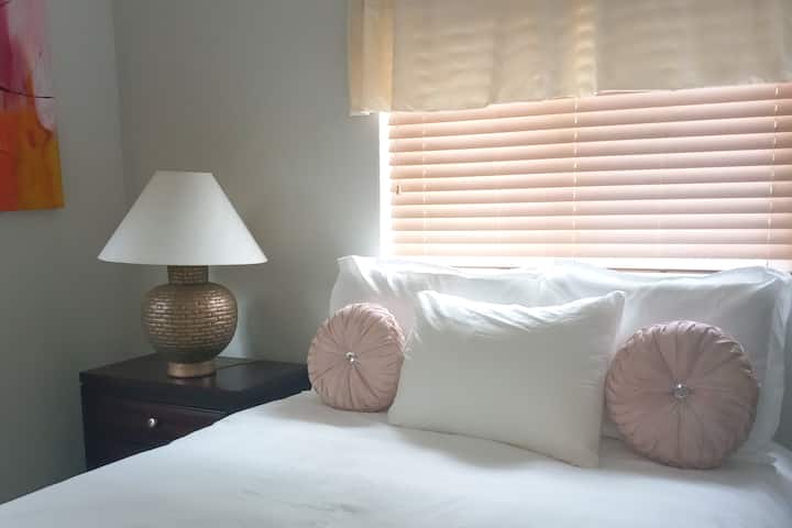 Tranquil And Spacious 2-bedroom - Deerfield Beach, FL