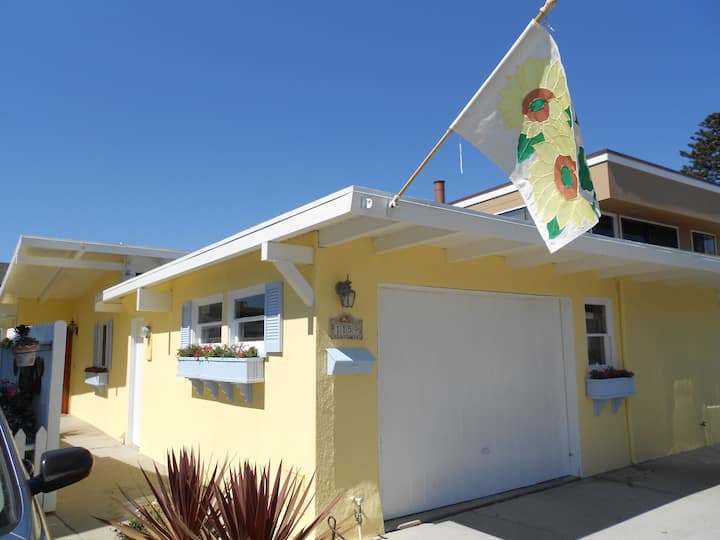 California Coastal Cottage - Ventura, CA