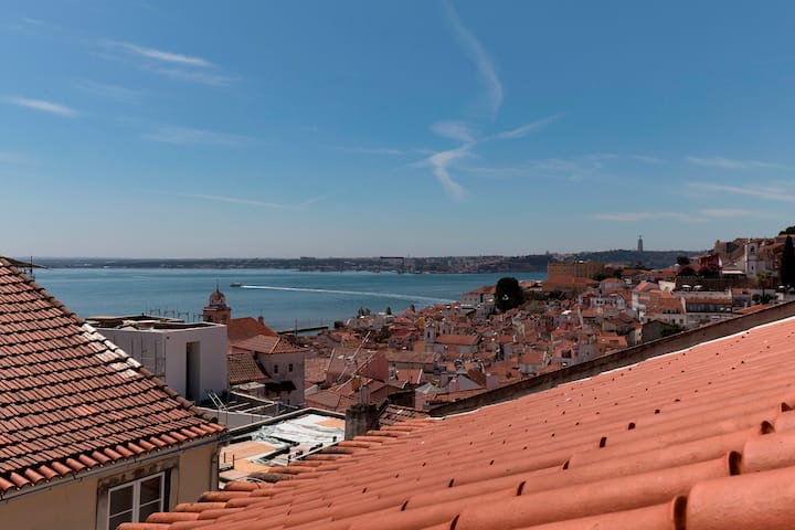 Sequeira Luminoso - Alfama