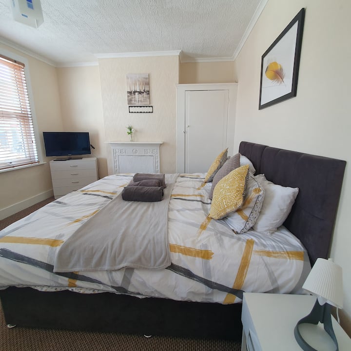 Contractor Accommodation - Spacious 5 Bedrooms - Chatham, Kent