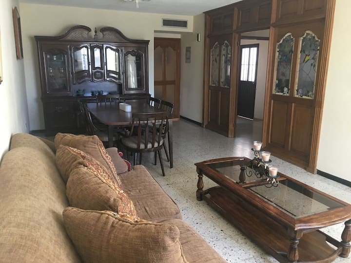 Casa Muy Comoda En Excelente áRea.. - Hermosillo