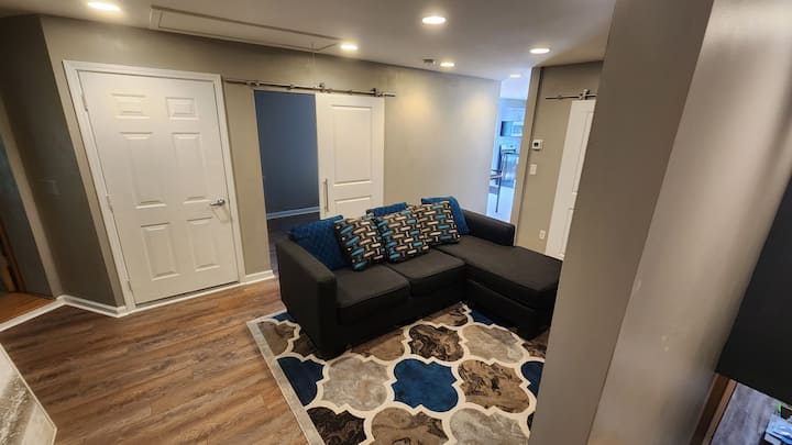 Motown Oasis | Modern 3 Bedroom Private Home - Farmington Hills, MI