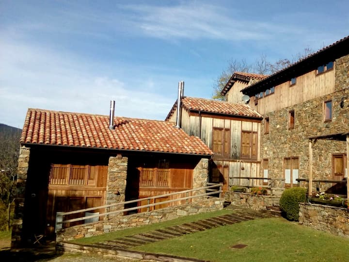 Gîte De Montagne Avec Vue Spectaculaire. Pyrénées - Castellar de n'Hug
