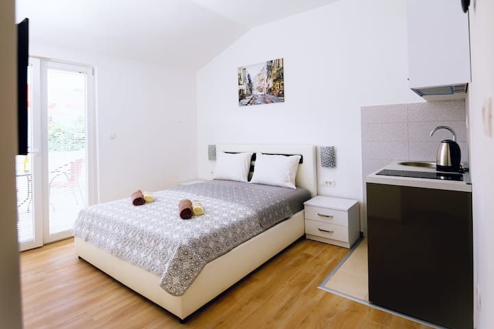 300m Beach/ Large Balcony Apartment - Montenegro