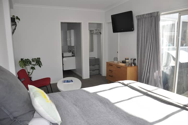 Modern Mount Studio Near Beach - Tauranga