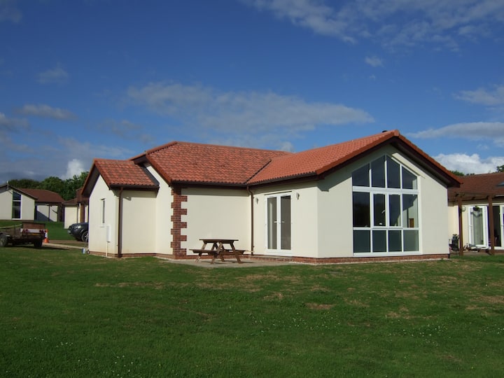No72 Sunflower - Deluxe Open Plan Cottage Sleep 4 - Branscombe