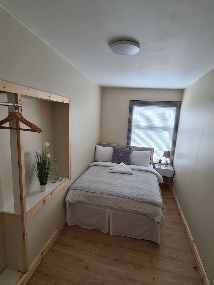 Gorgeous Small Bedroom (Galway City Center) - Galway