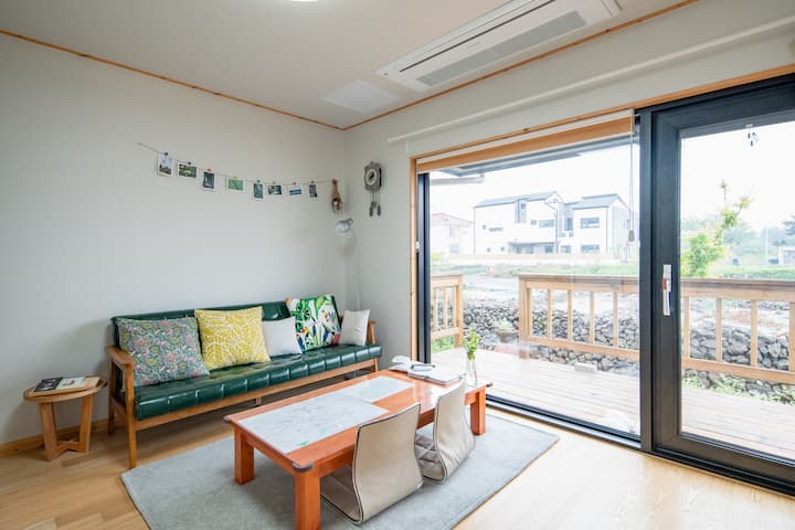 Hamdeok Baramjip, Warm Low Energy House. - Jeju