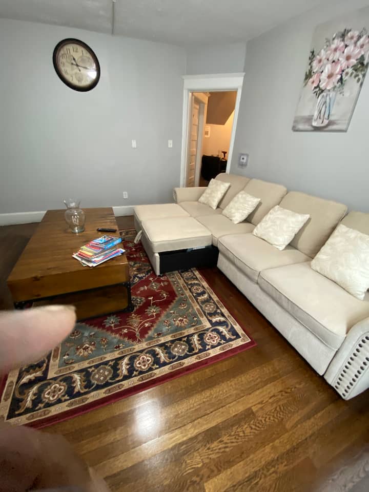 The Cozy Red Room - Springfield, MA