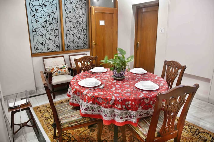 Cheerful 2 Bedroom With Balcony In Prime Location - Chandigarh