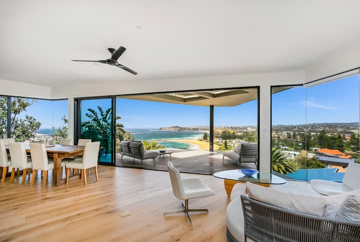 Soak In Panaromic Ocean Views From Luxury Home - Collaroy