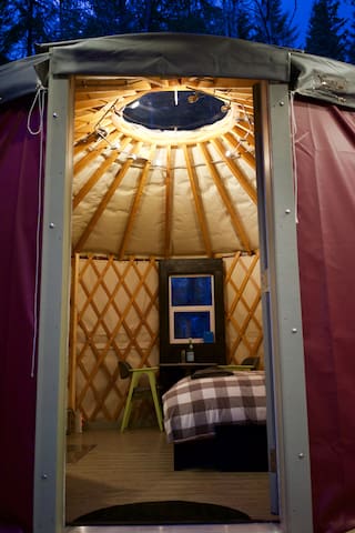 Two Ravens Yurt: Romantic, Modern, Eco-Friendly. - Yurts for Rent in ...