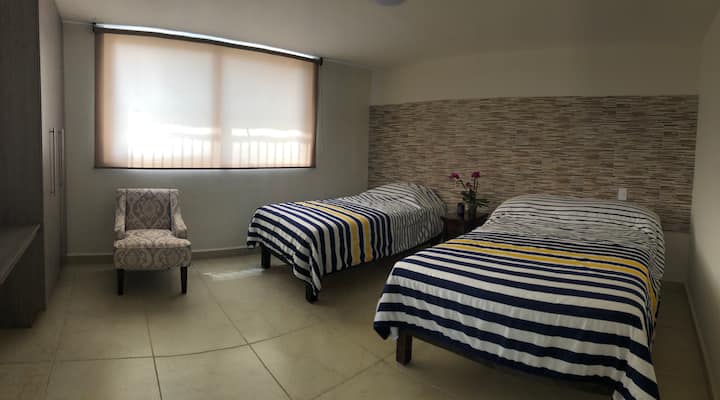 4h Casa Renovada Muy Cerca Del Poliforum/la Feria - León